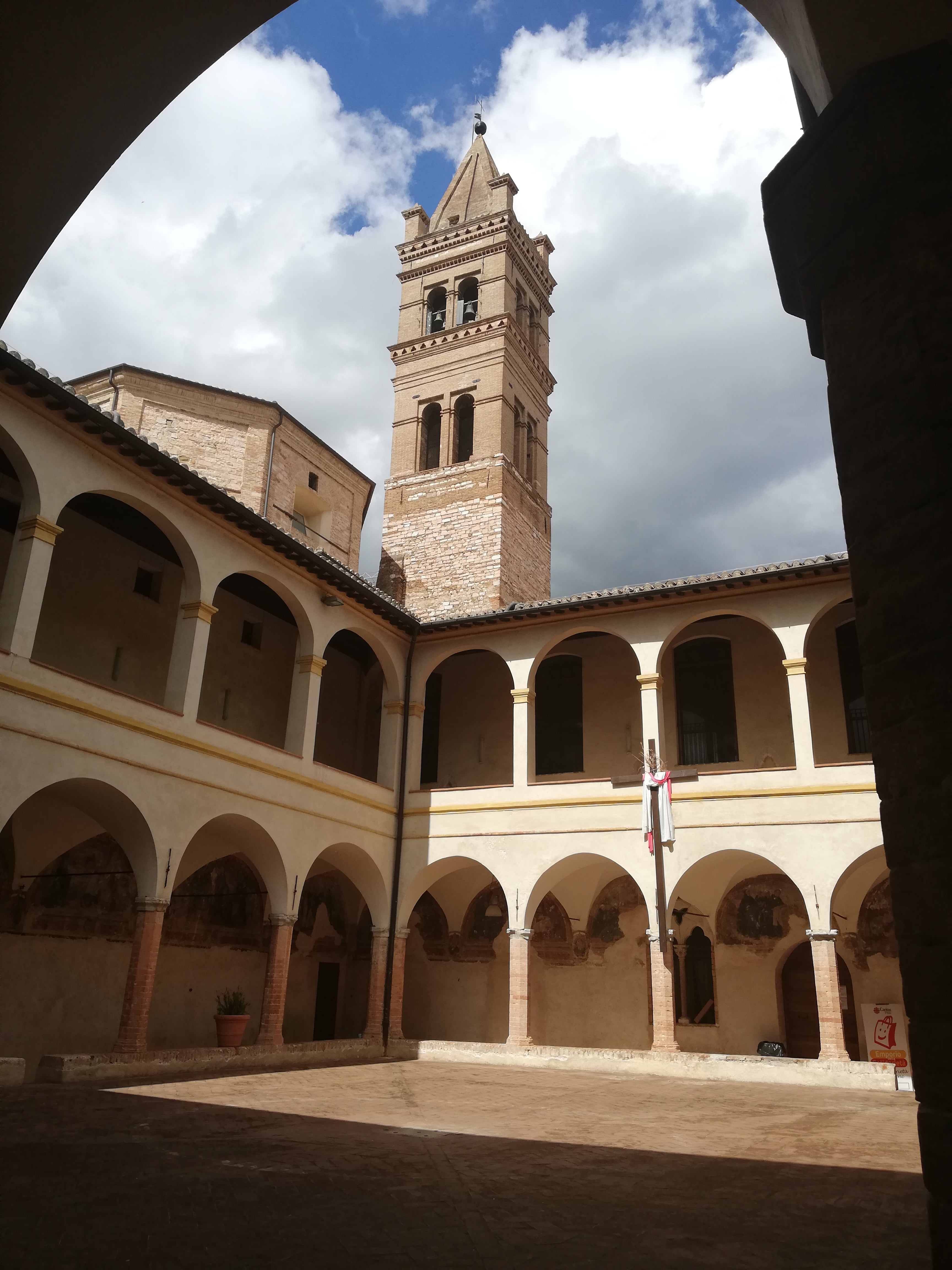FOLIGNO COSA VEDERE IN UN GIORNO - Pensieri dal mondo